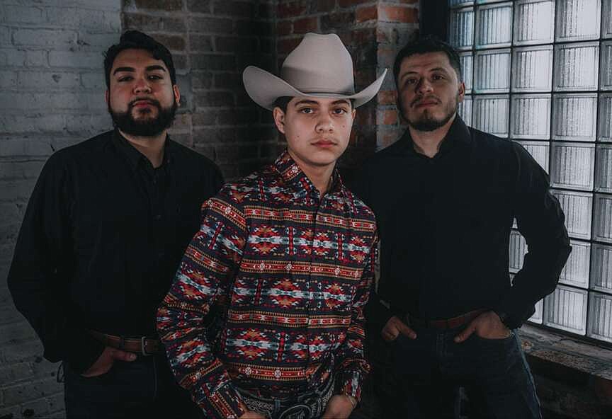 Anthony Palacios y Los Del Valle iluminan el escenario con “Mi Juventud a Los 40” | La Prensa Libre