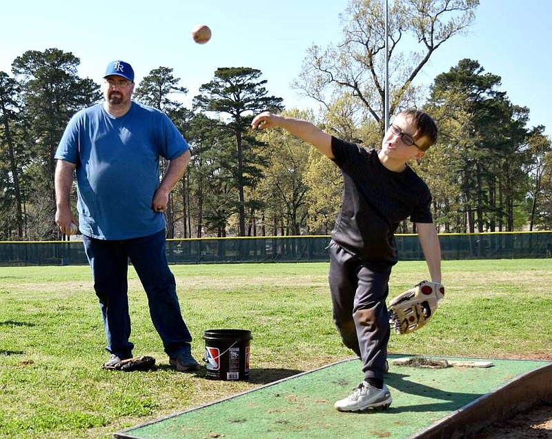 PHOTO GALLERY | A Royals affair: 10U team preps for tournament ...