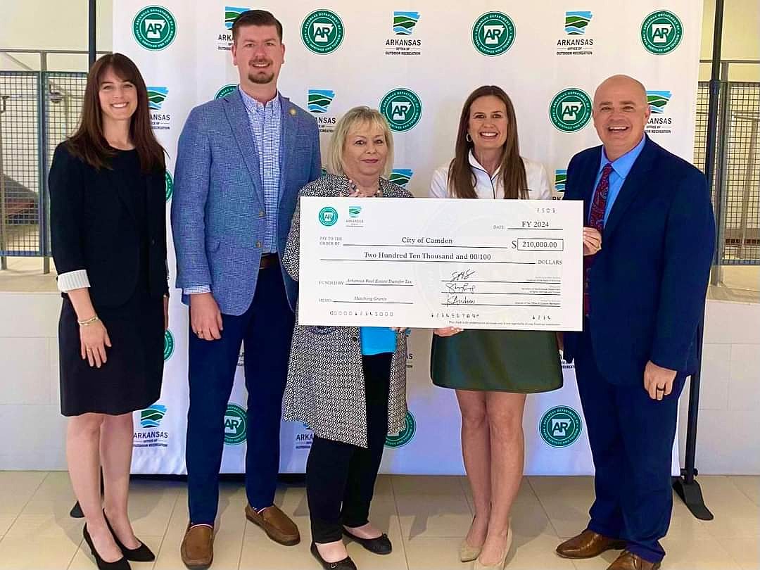 Mayor receives funds for park update | Camden News