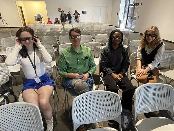 NASA scientist engages students at museum before solar eclipse | Hot ...