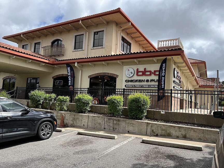 RESTAURANT TRANSITIONS: Korean-fried bb.q Chicken outlet opens at West ...