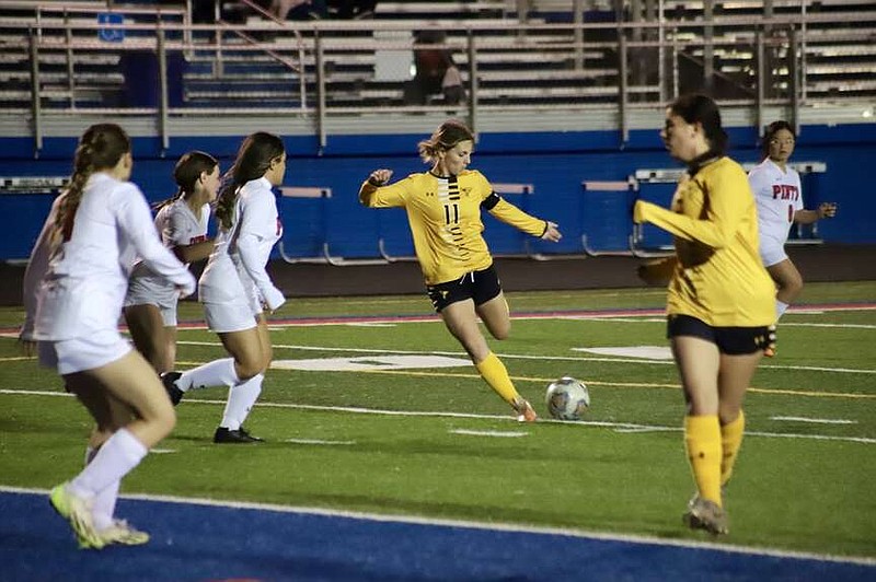 Fulton girls soccer shuts out California to win first match | Fulton Sun