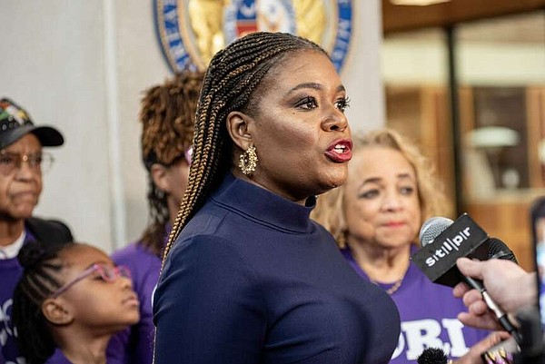 Challengers outraise incumbents in Missouri races for Senate, 1st ...