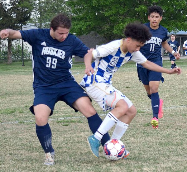 Bulldogs win one, drop one in soccer showdowns | Westside Eagle Observer