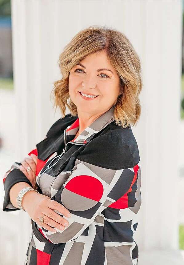 UAHT’s Hickerson receives Leader of the Year Award | Texarkana Gazette