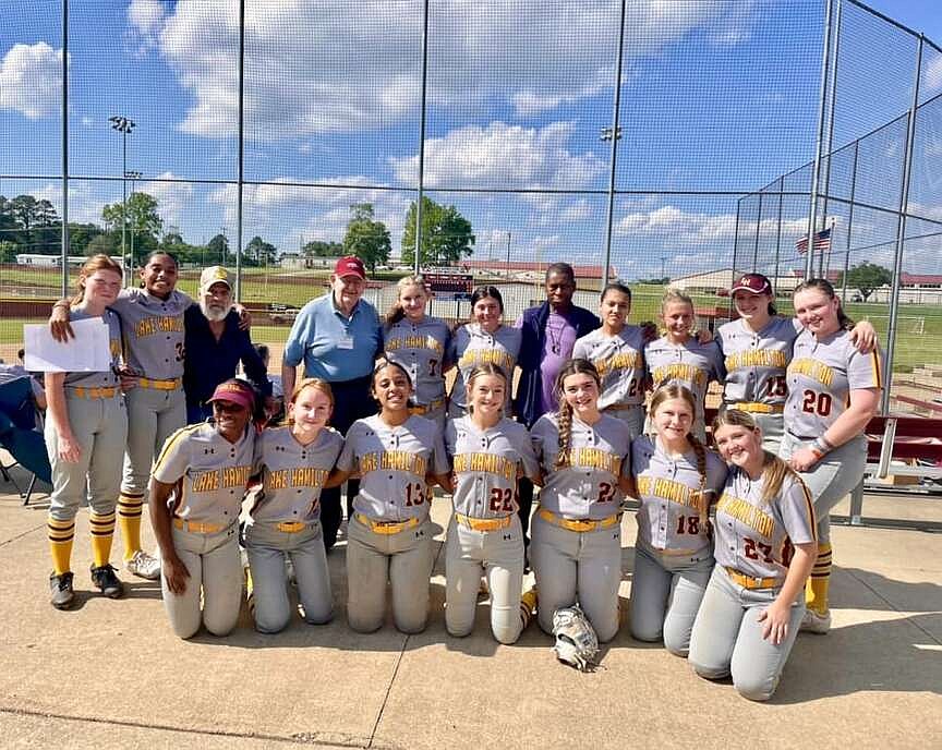 Lady Wolves connect with senior citizens | Hot Springs Sentinel Record