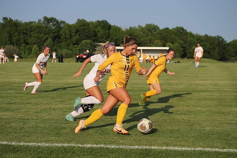 Fulton girls soccer scores but loses to rival Mexico | Fulton Sun