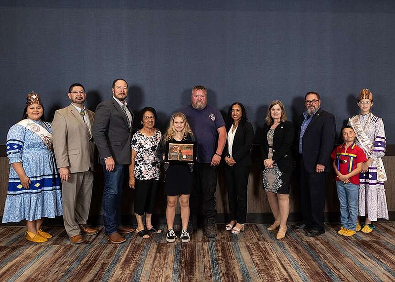 Cherokees dan $476K a bomberos, inauguran centro comunitario cerca de ...