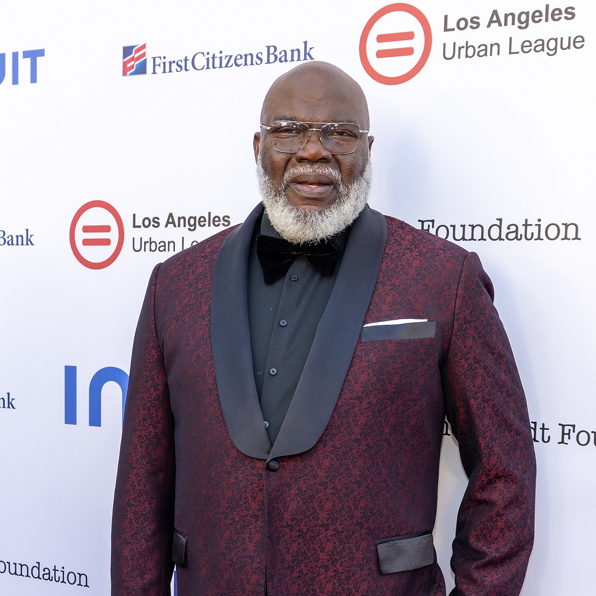 AI-fueled videos spread rumors about Bishop T.D. Jakes, fact-checking ...
