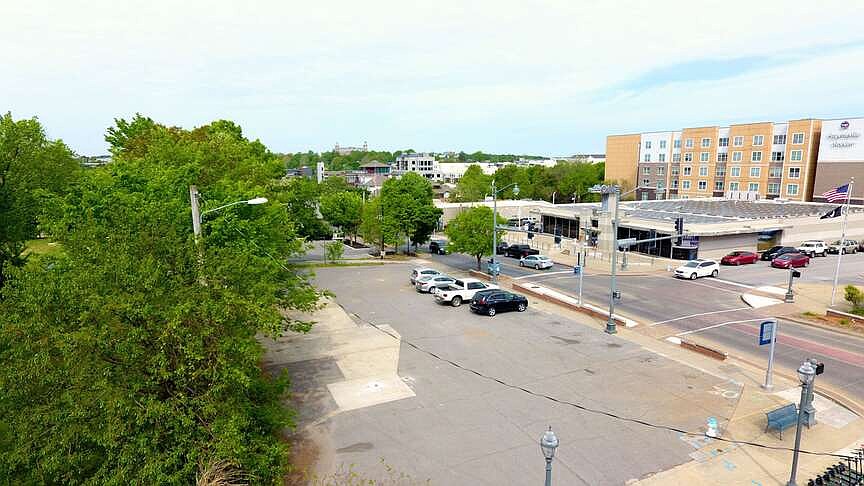 Proposed seven-story building on Dickson Street in Fayetteville elicits ...