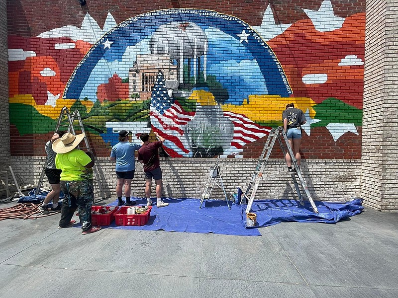 Community members step up to finish mural on Bubba's 33 resturant ...