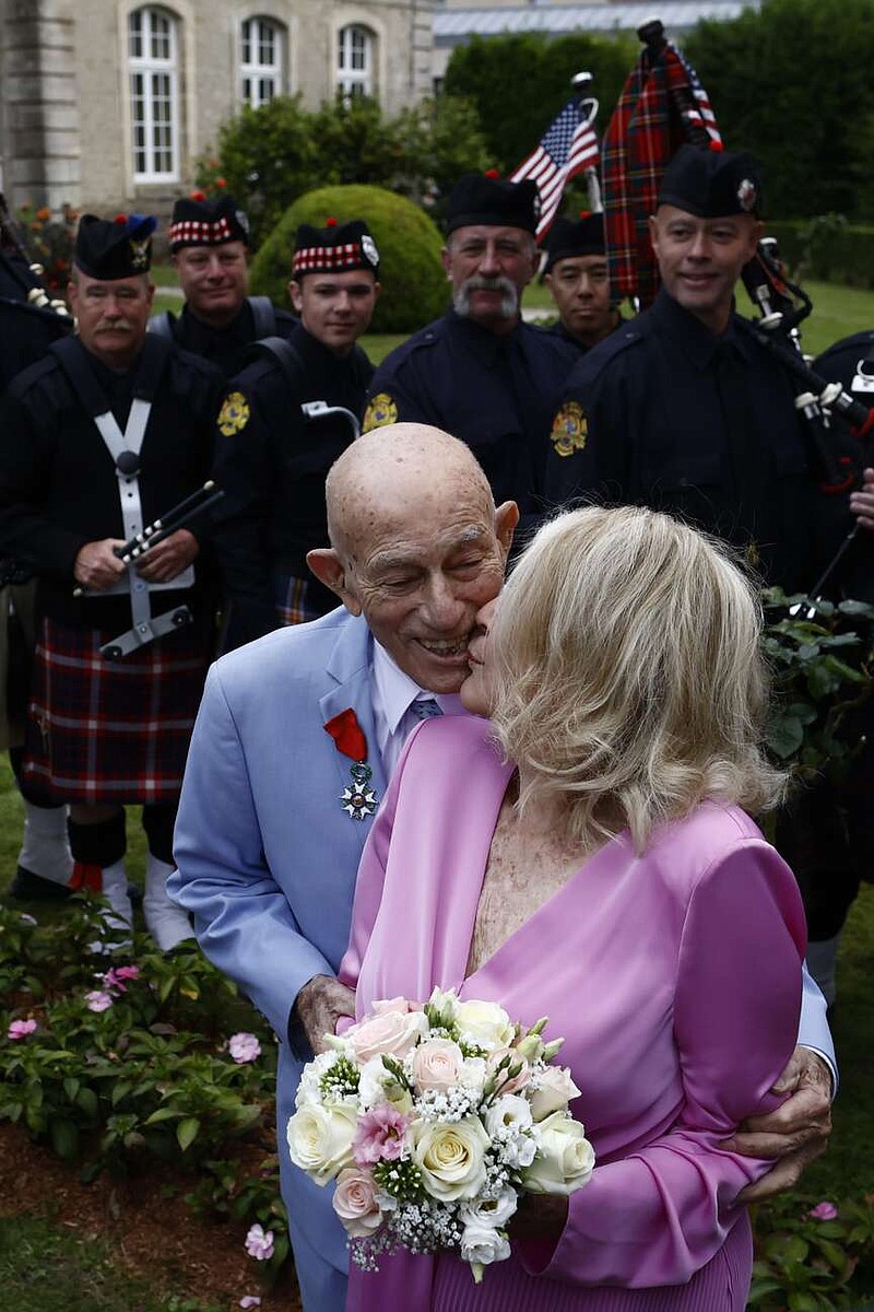 100-year-old World War II veteran marries 96-year-old bride near ...