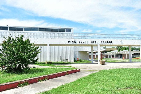 2 PBHS alums return before remodel | Pine Bluff Commercial News