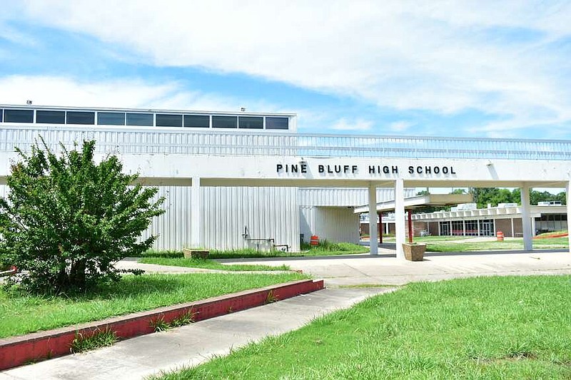 2 PBHS alums return before remodel | Pine Bluff Commercial News
