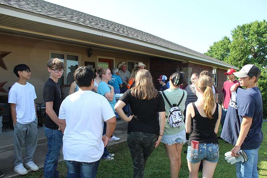 Students pick up debris to support residents | Westside Eagle Observer