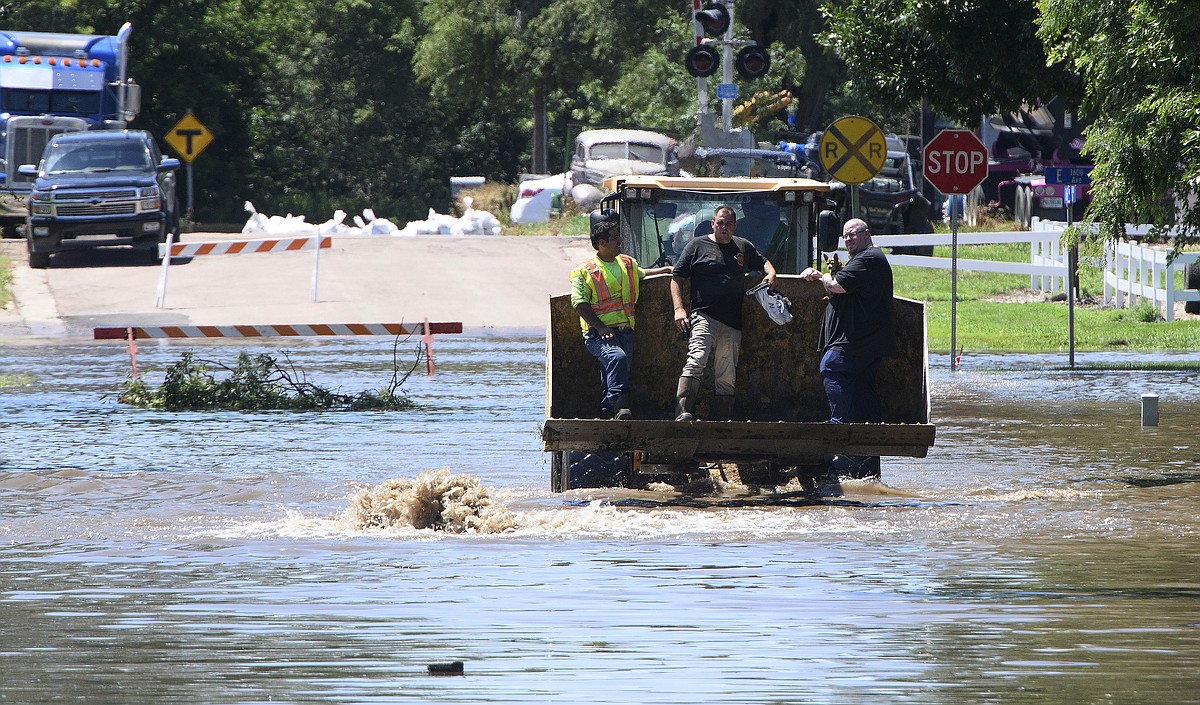 Midwest flooding collapses rail bridge, forces evacuations and kills at ...