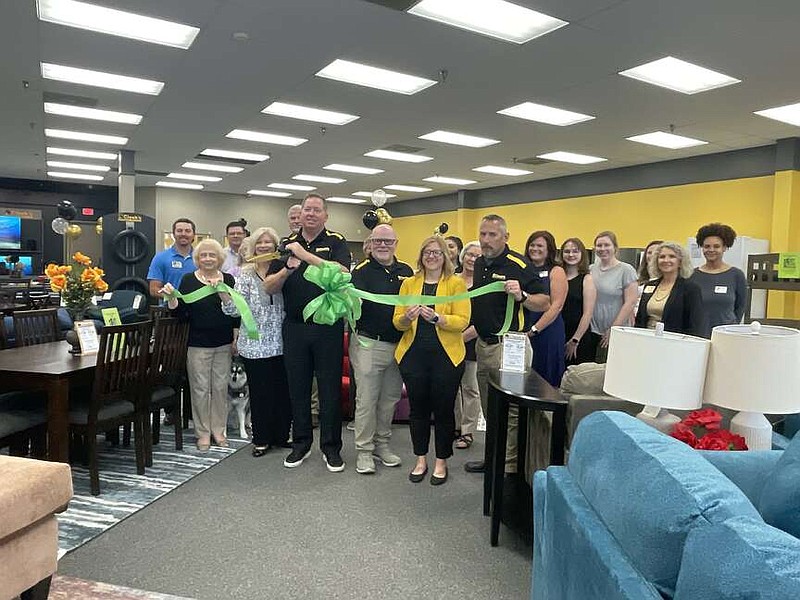 Cleek’s holds ribbon cutting to celebrate re-opening | Fulton Sun