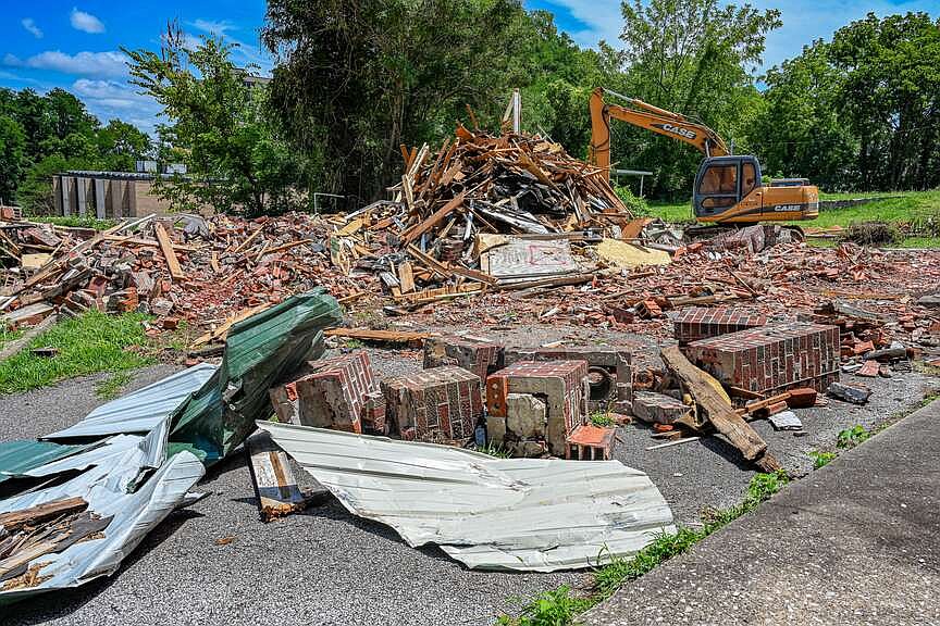City begins demolishing Adams Street home | Jefferson City News Tribune