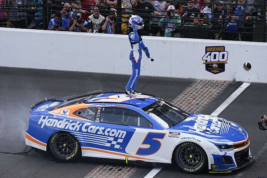 NASCAR’s restart rules questioned after Larson takes advantage of ...