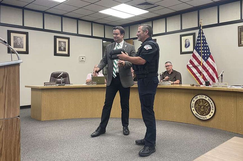 Van Buren police chief retiring from law enforcement after almost 33 ...