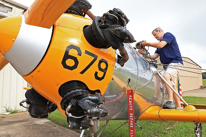 Flights on World War II plane a part of Arkansas group's effort to ...
