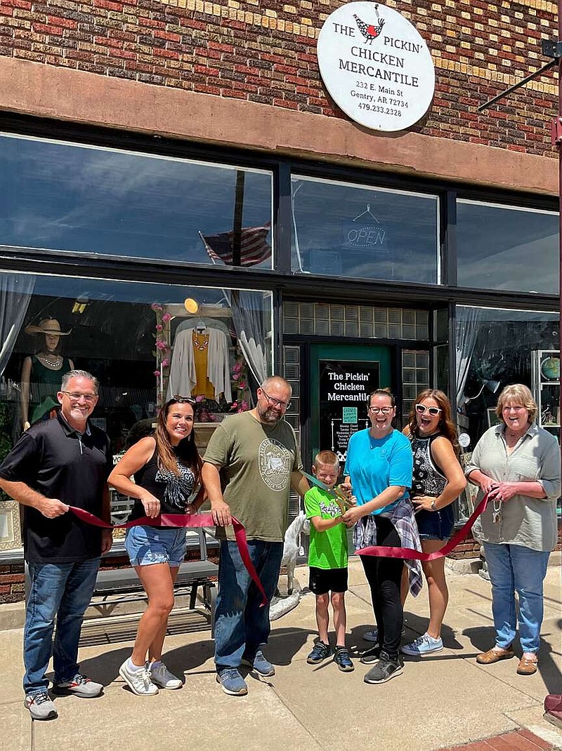 Pickin’ Chicken now open at new Main Street location | Westside Eagle ...
