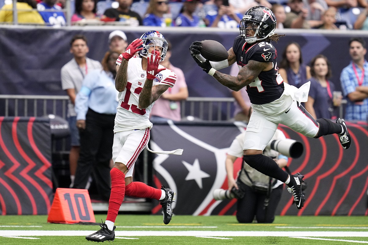 Daniel Jones picked off twice in 1st game since ACL injury as Giants ...