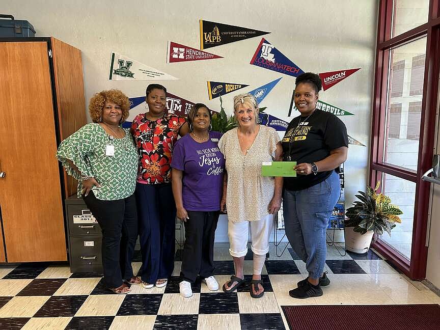 PBHS receives $1,000 gift | Pine Bluff Commercial News