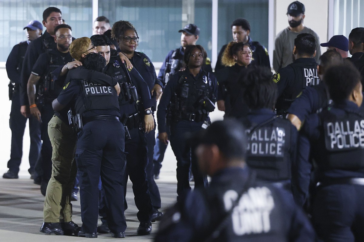 Dallas officer killed and 2 wounded by man who targeted police, chief ...