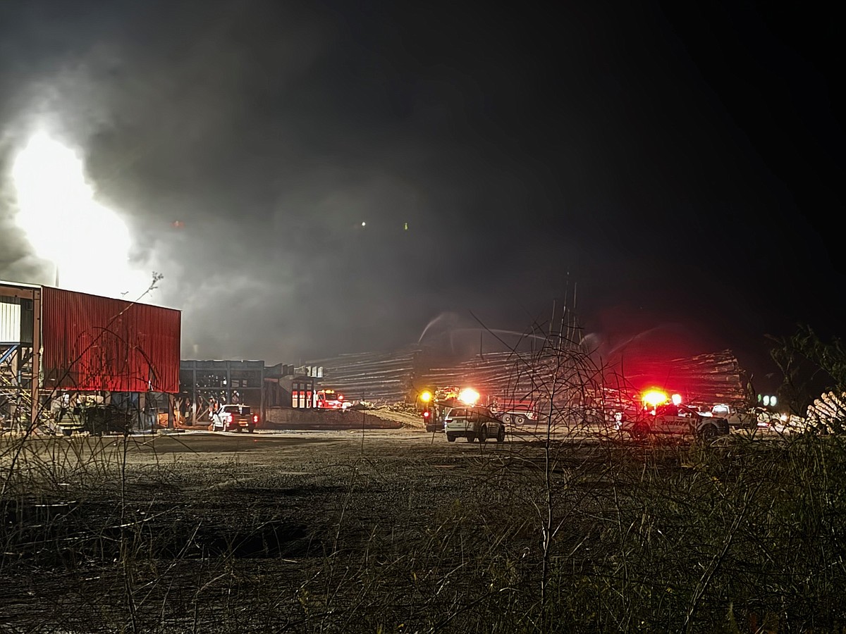 County Fire departments respond to fire at the Bearden Lumber Company ...