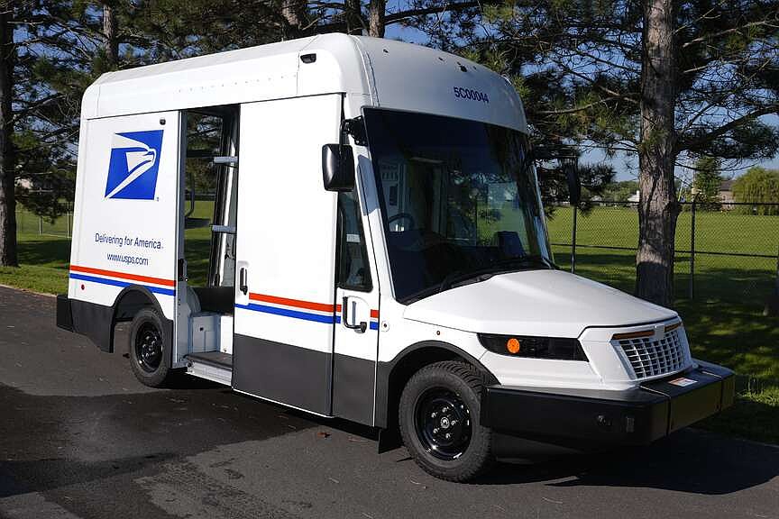 Long-awaited new USPS mail truck makes its debut to rave reviews from ...
