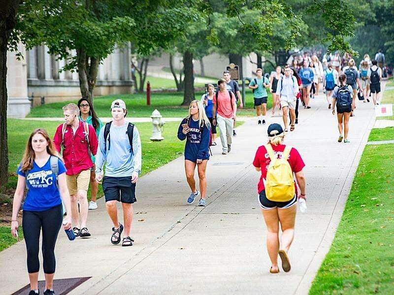 Más estudiantes hispanos en U de A | La Prensa Libre