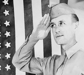 Barnett served in logistical support role with Army Air Forces in WWII ...