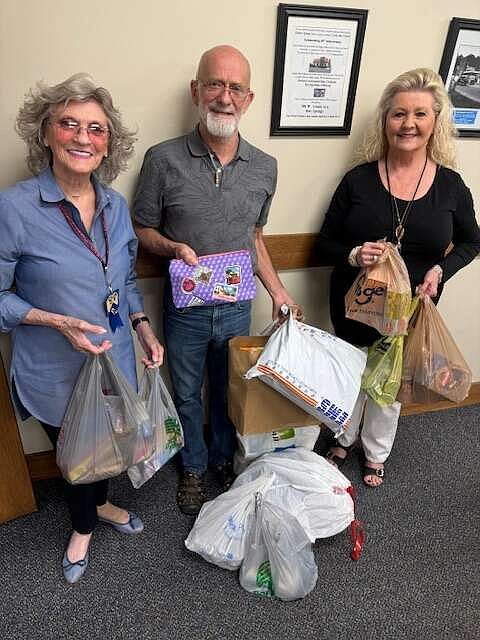 Zeta Chi delivers Blessing Box donations | Hot Springs Sentinel Record