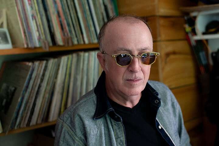 MUSIC | OPINION: Chris Maxwell’s 3rd album reflects on a chaotic world ...
