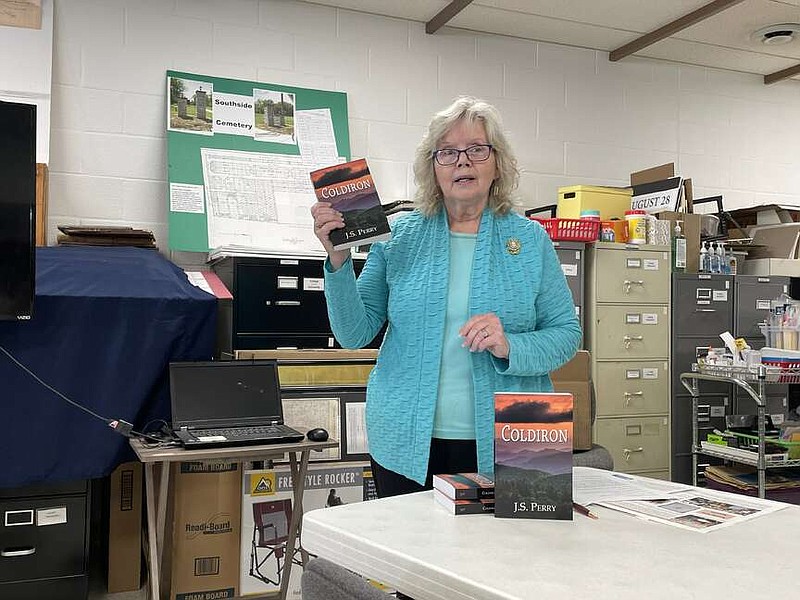 Missouri author hosts book signing in Fulton | Fulton Sun