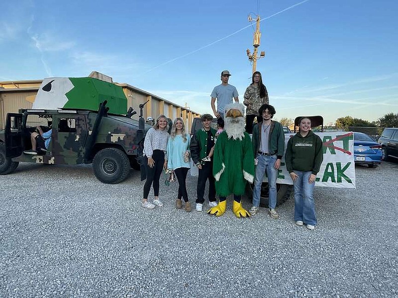 Thunderbirds celebrate homecoming with totally tubular parade | Fulton Sun