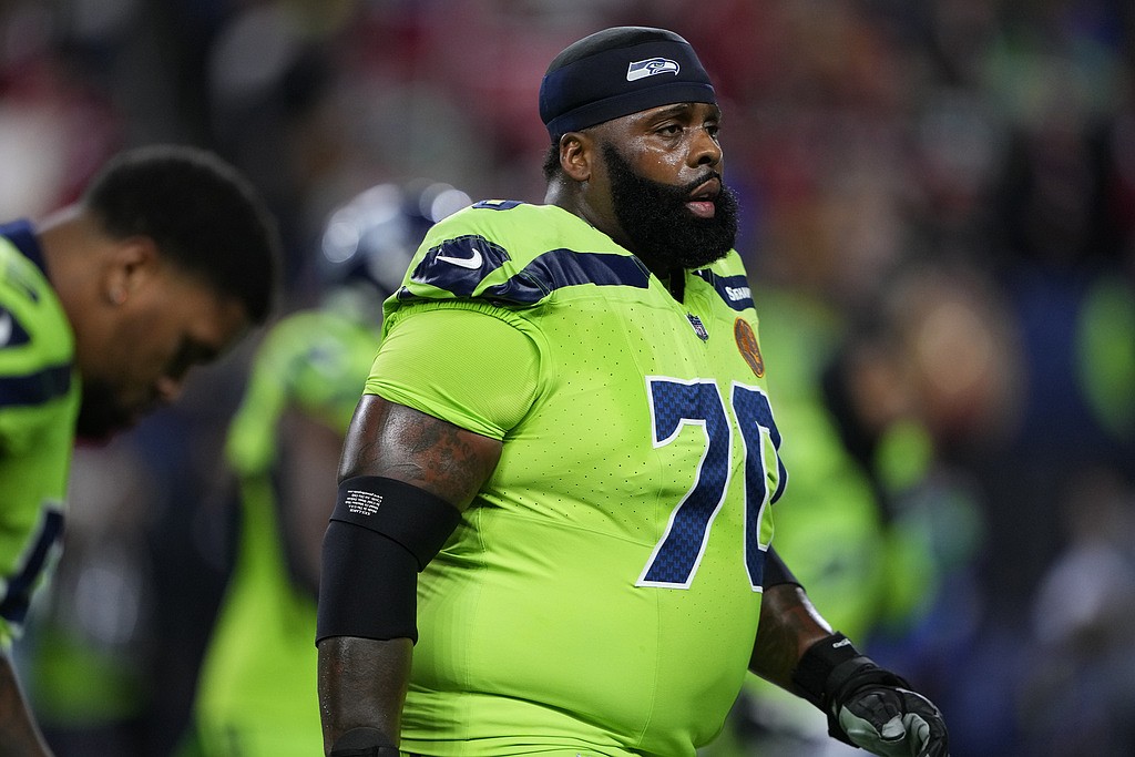 Seattle Seahawks sign Queen City native Jason Peters to practice squad ...