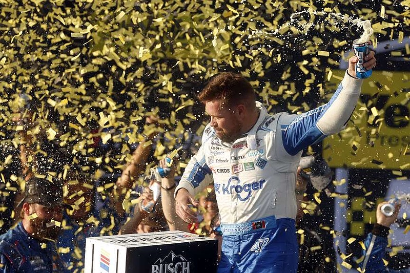 Stenhouse snaps 65-race losing streak, wins Talladega | Texarkana Gazette