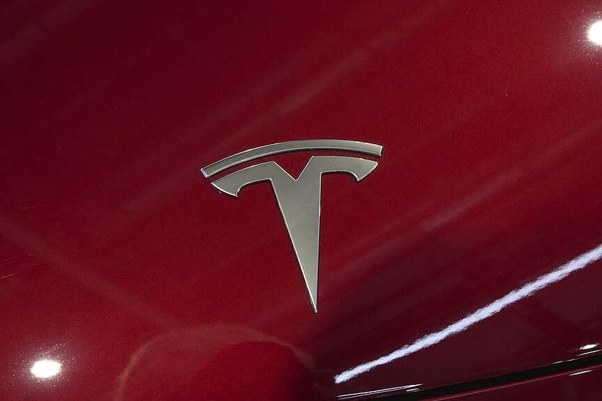 ‘Blade Runner 2049’ producers sue Musk, Tesla over AI image at robotaxi ...