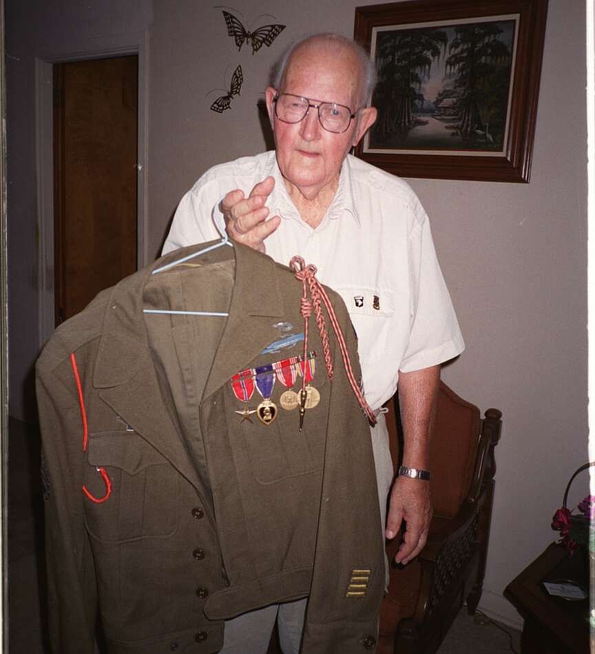 ‘Band of Brothers’ WWII vet to be honored with statue in downtown ...