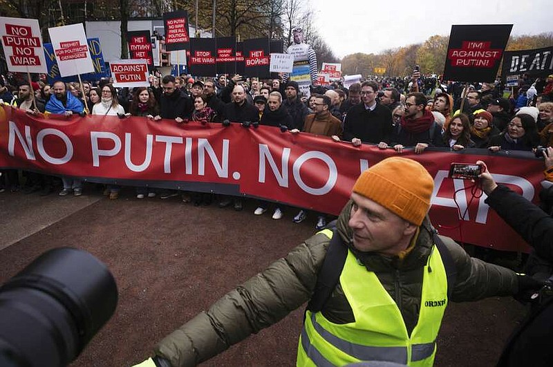 Russian opposition protesters bash Putin, war in Berlin march | The ...
