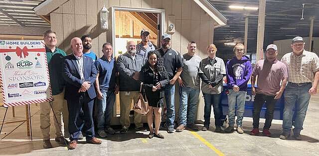 Students build ‘Santa House’ to give Fort Smith Ice Rink a more festive ...