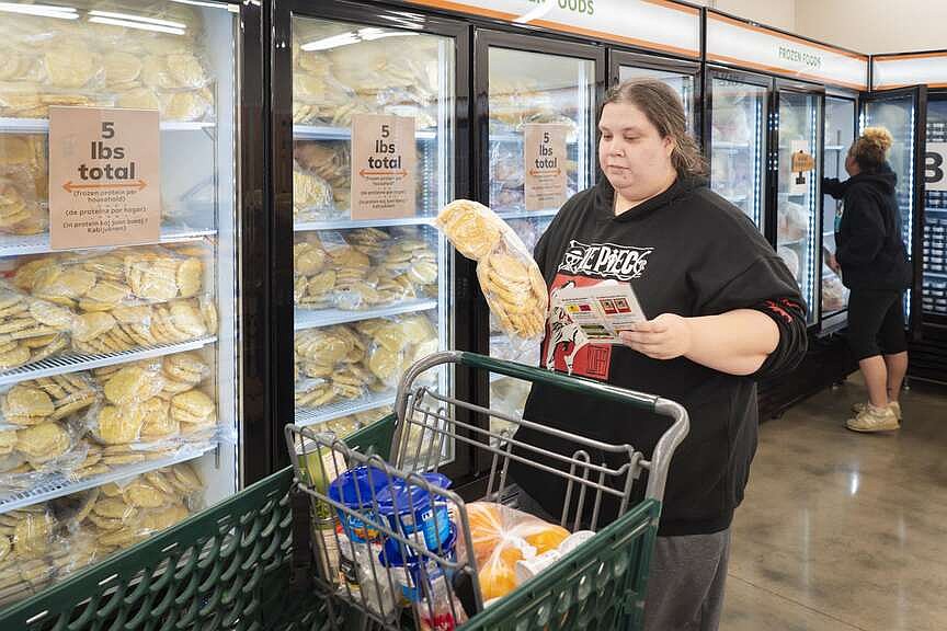 Christmas Card program invites readers to donate to NWA Food Bank ...