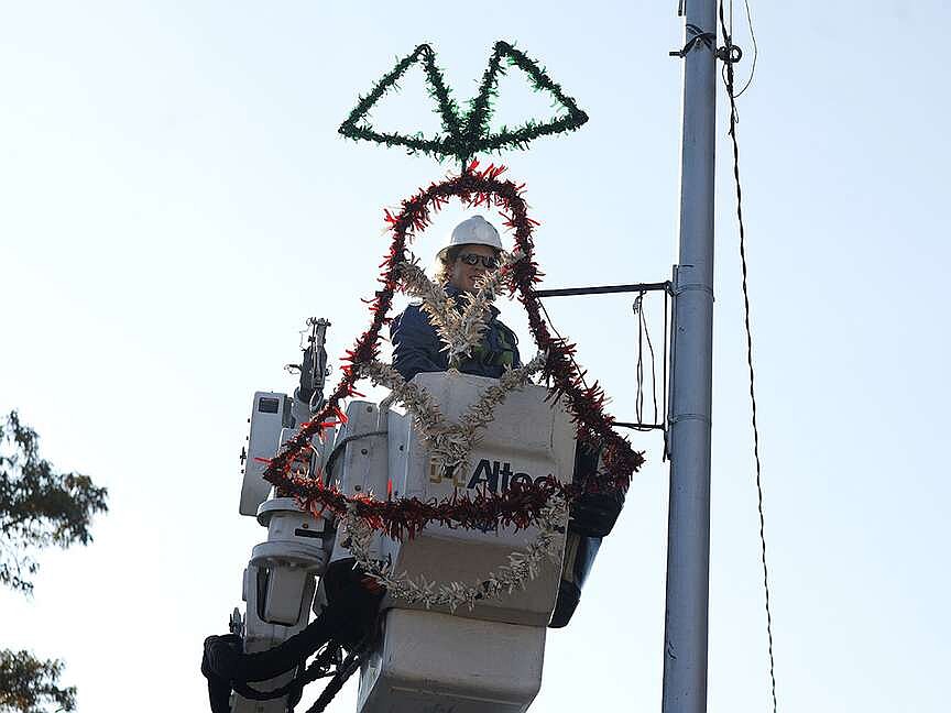 Decking the Streets: Christmas spirit takes over North Little Rock ...
