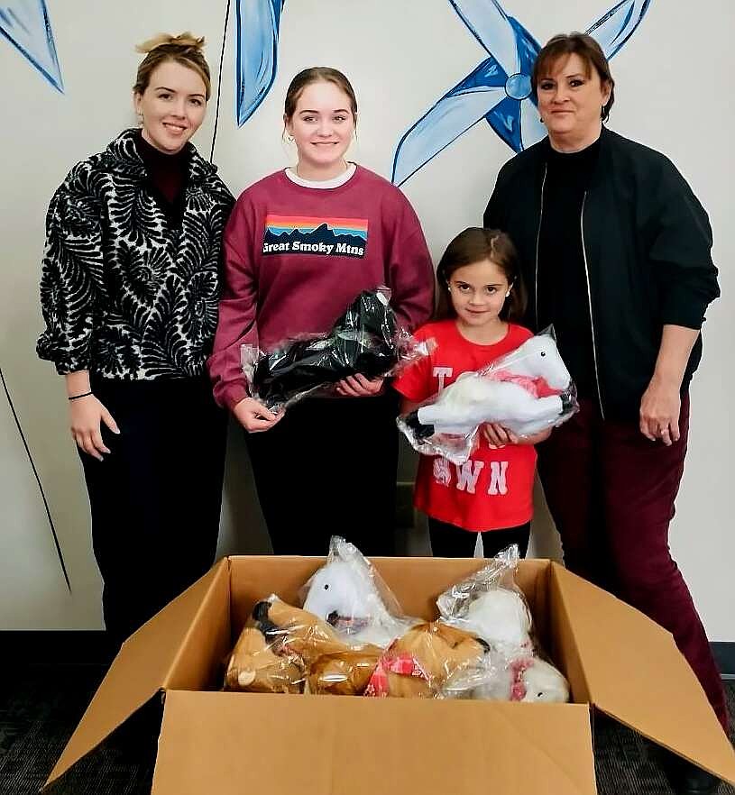 NSDAR delivers toys to child advocacy center | Hot Springs Sentinel Record