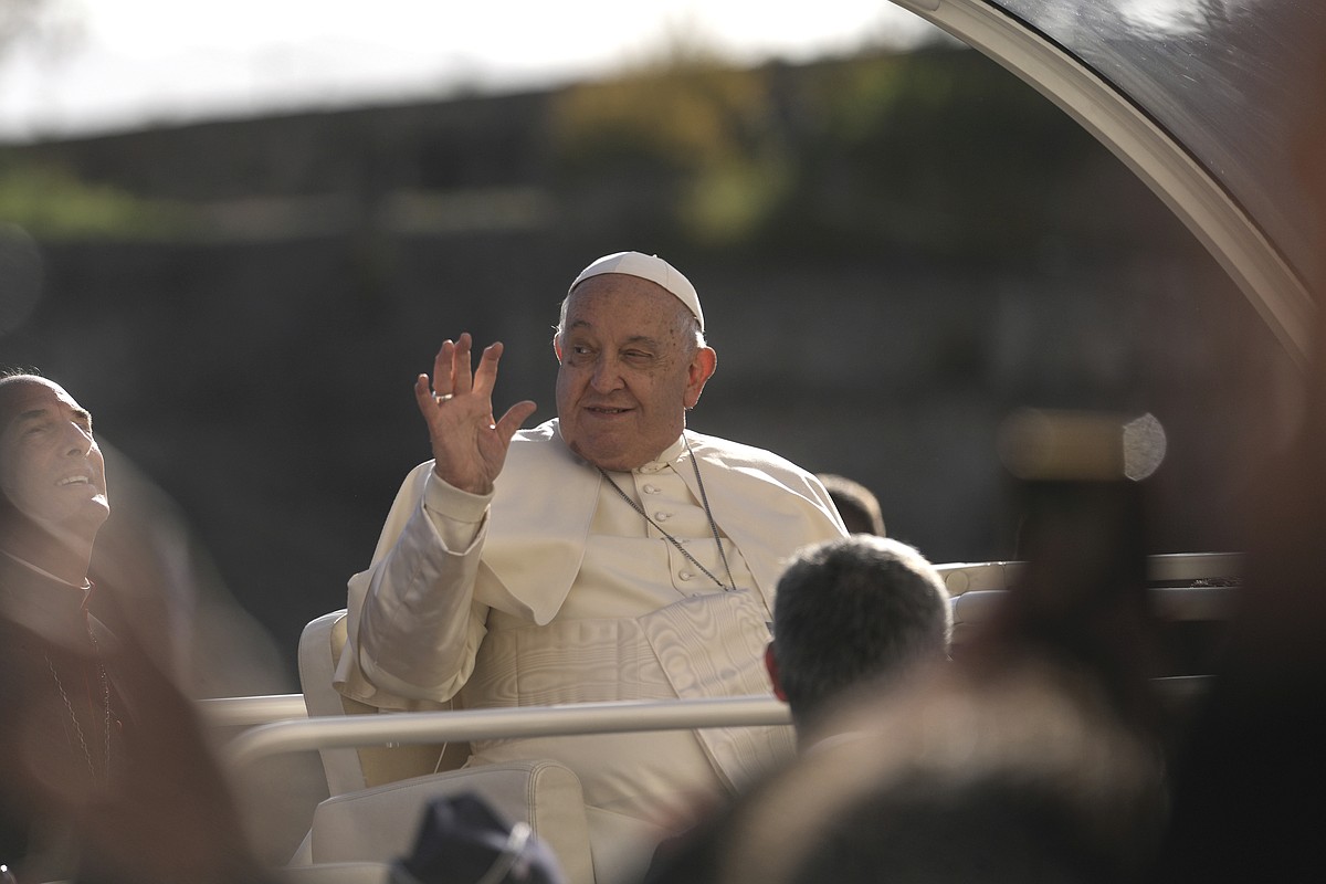 Pope Francis makes 1st papal visit to France's Corsica awash in ...