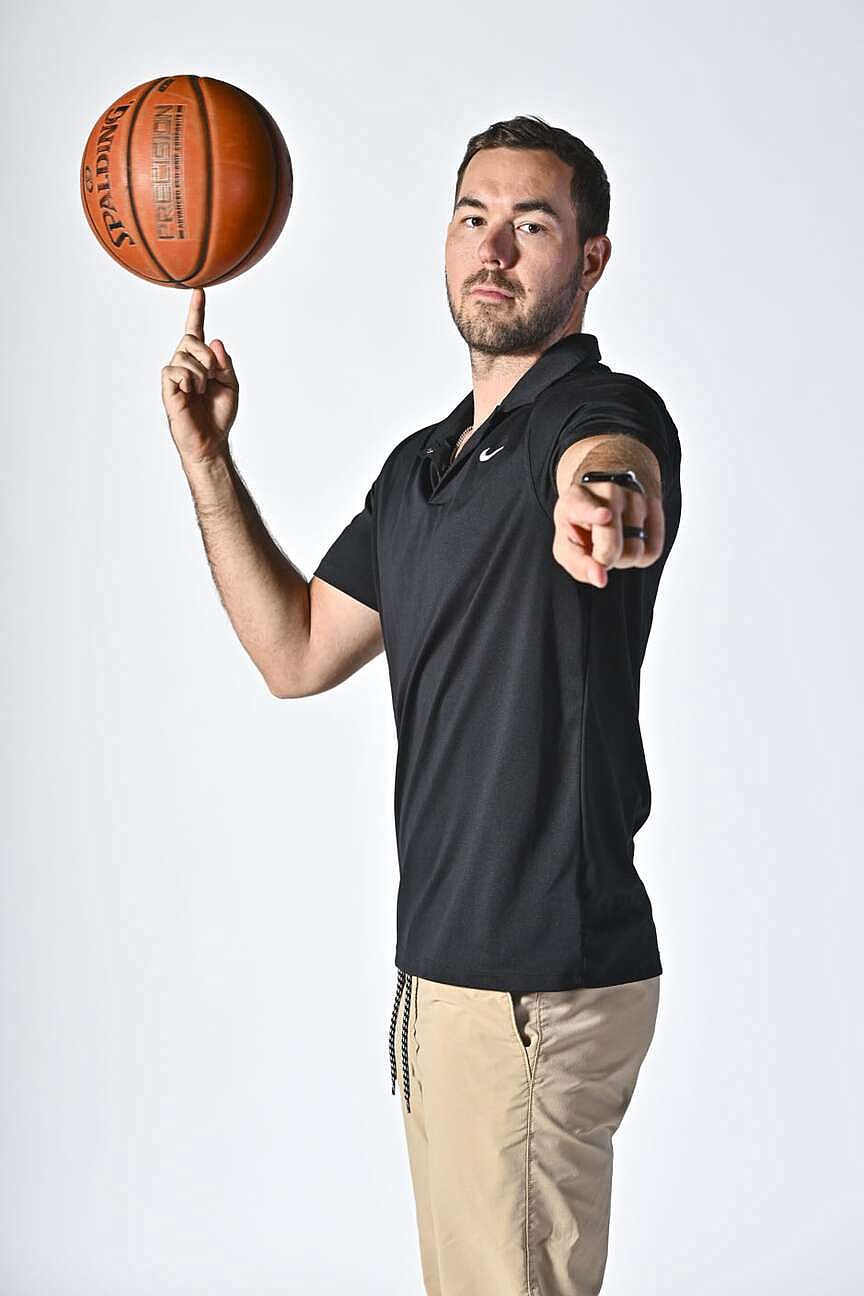 First-year Hackett coaches, old friends have Hornets on the path to ...