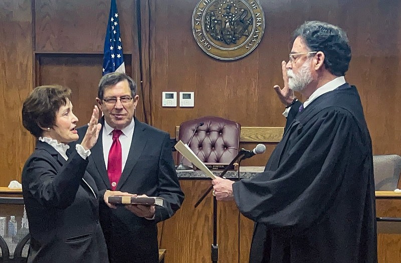 Karen Baker sworn in as Arkansas' first female chief justice | Magnolia Banner News