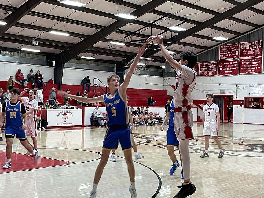 WATCH | Spring Hill takes down Red Devils with big 4th quarter | Hot ...